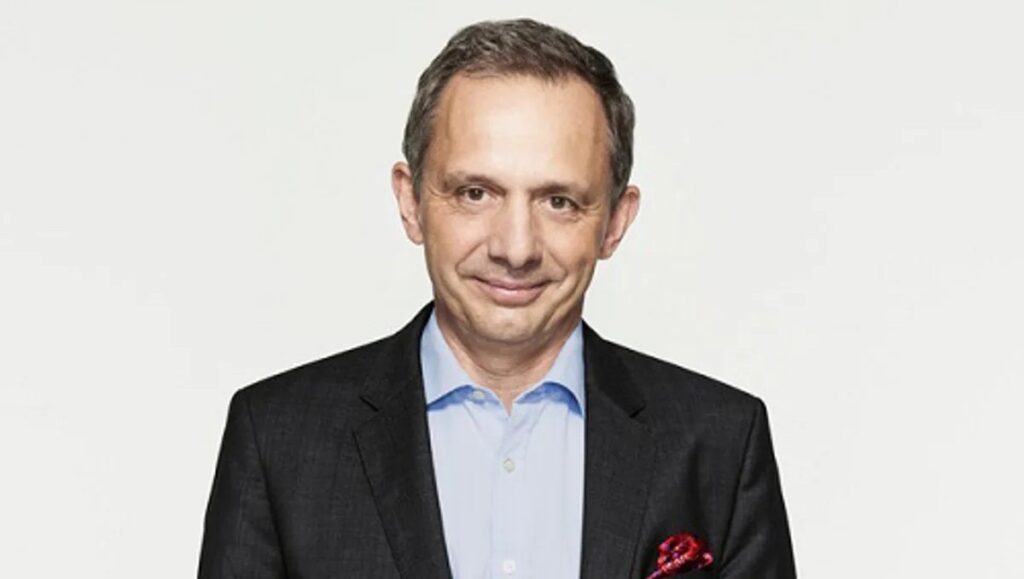 HP: Enrique Lores Leaves for PayPal, Bruce Broussard Interim CEO